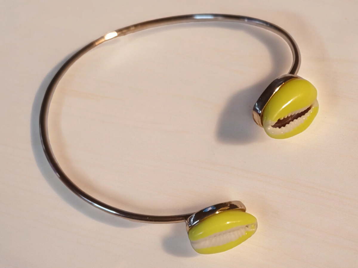 Handmade gold metal and cowrie layering bracelet – Kargo Fresh